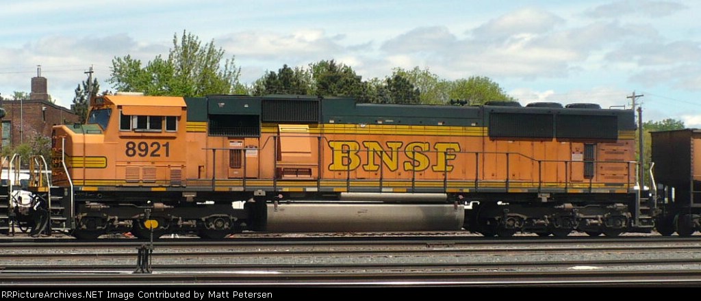 BNSF 8921